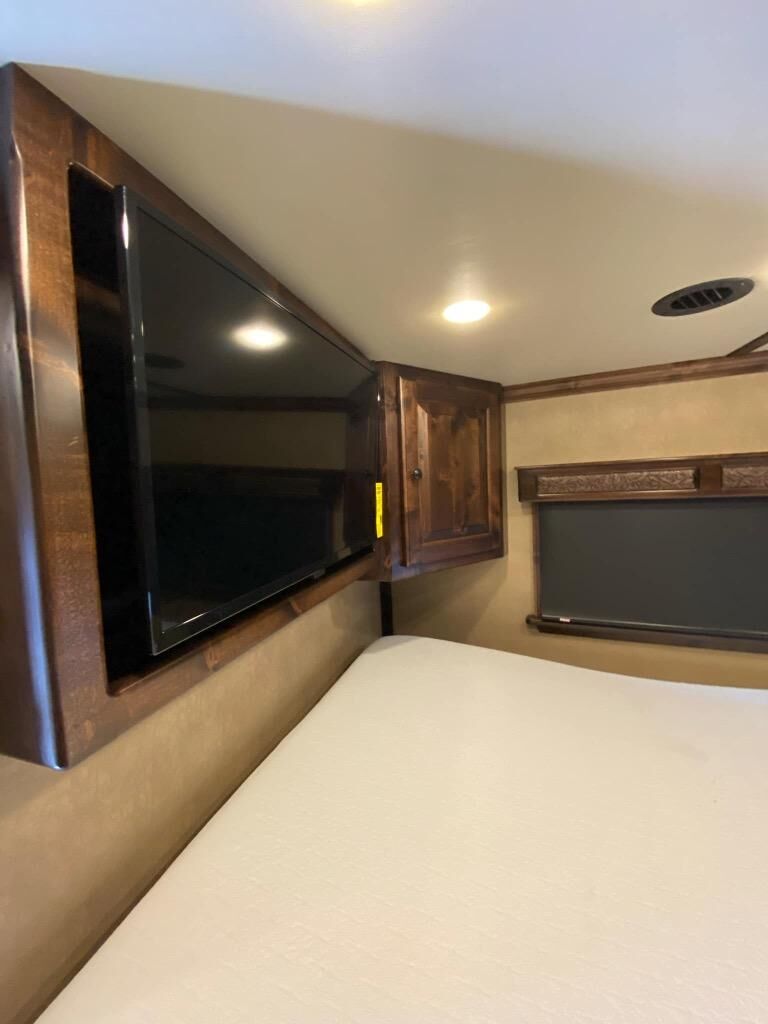 New 2025 Elite 5 Horse Gooseneck Trailer Aluminum Build, 8' Hayrack ...