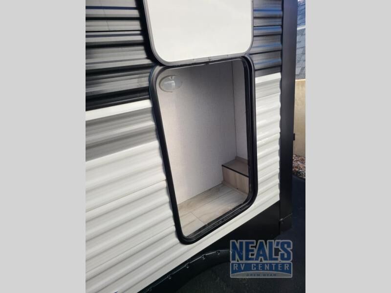 2025 EAST TO WEST Della Terra 221ML | Travel Trailers, Bumper Pull ...