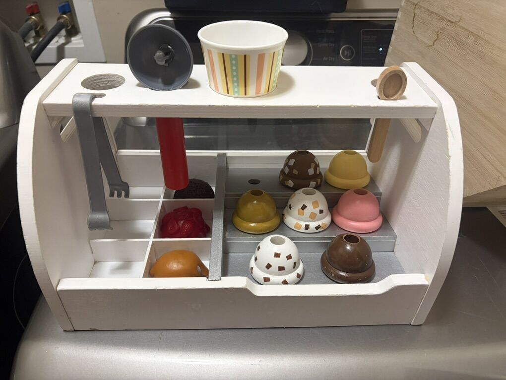 Melissa And Doug Ice Cream Counter | Play Furniture | KSL Classifieds