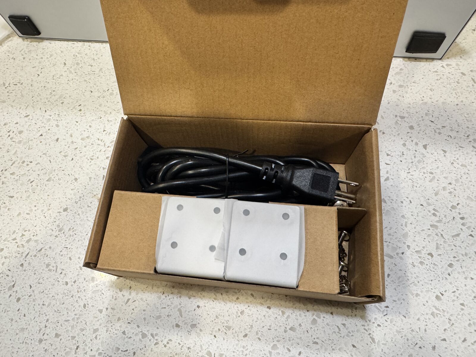 Ubiquiti UniFi USW-24 24-Port Managed Gigabit Managed Switch with SFP ...