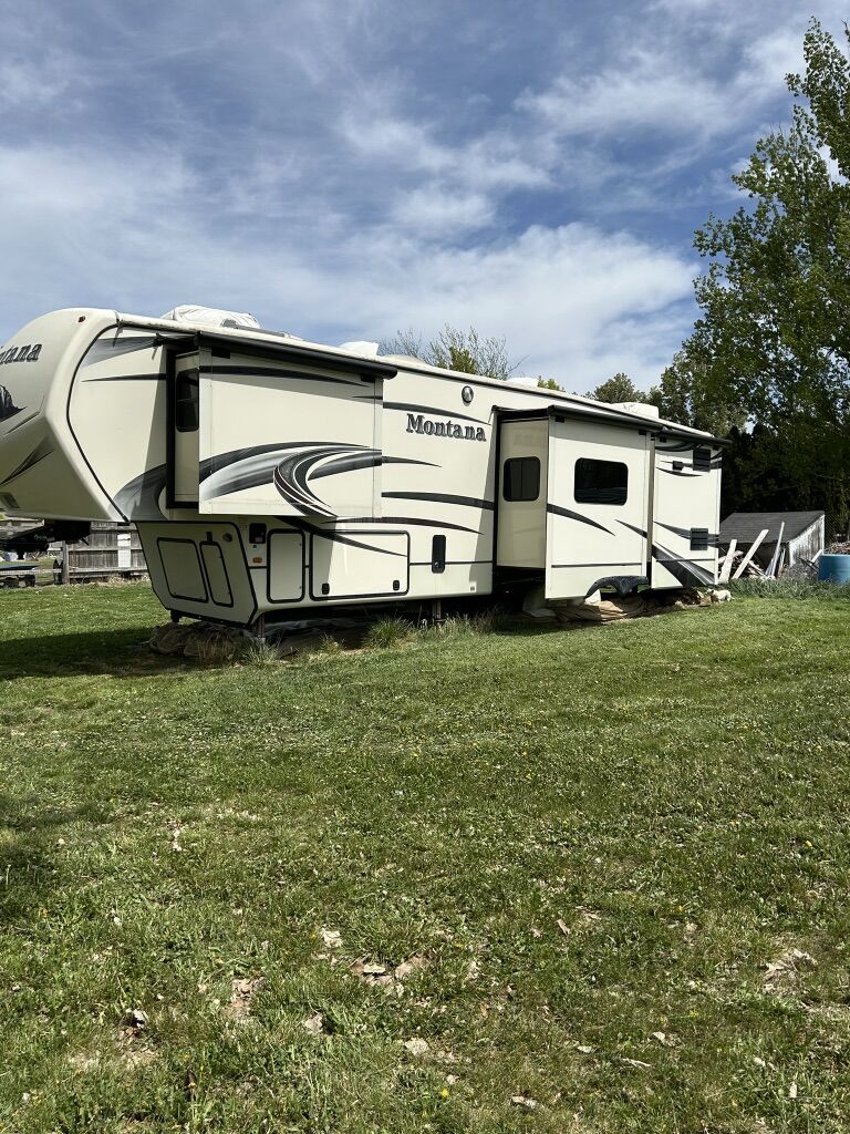Montana 5th Wheel 37' | Travel Trailers, 5th Wheel | KSL Classifieds