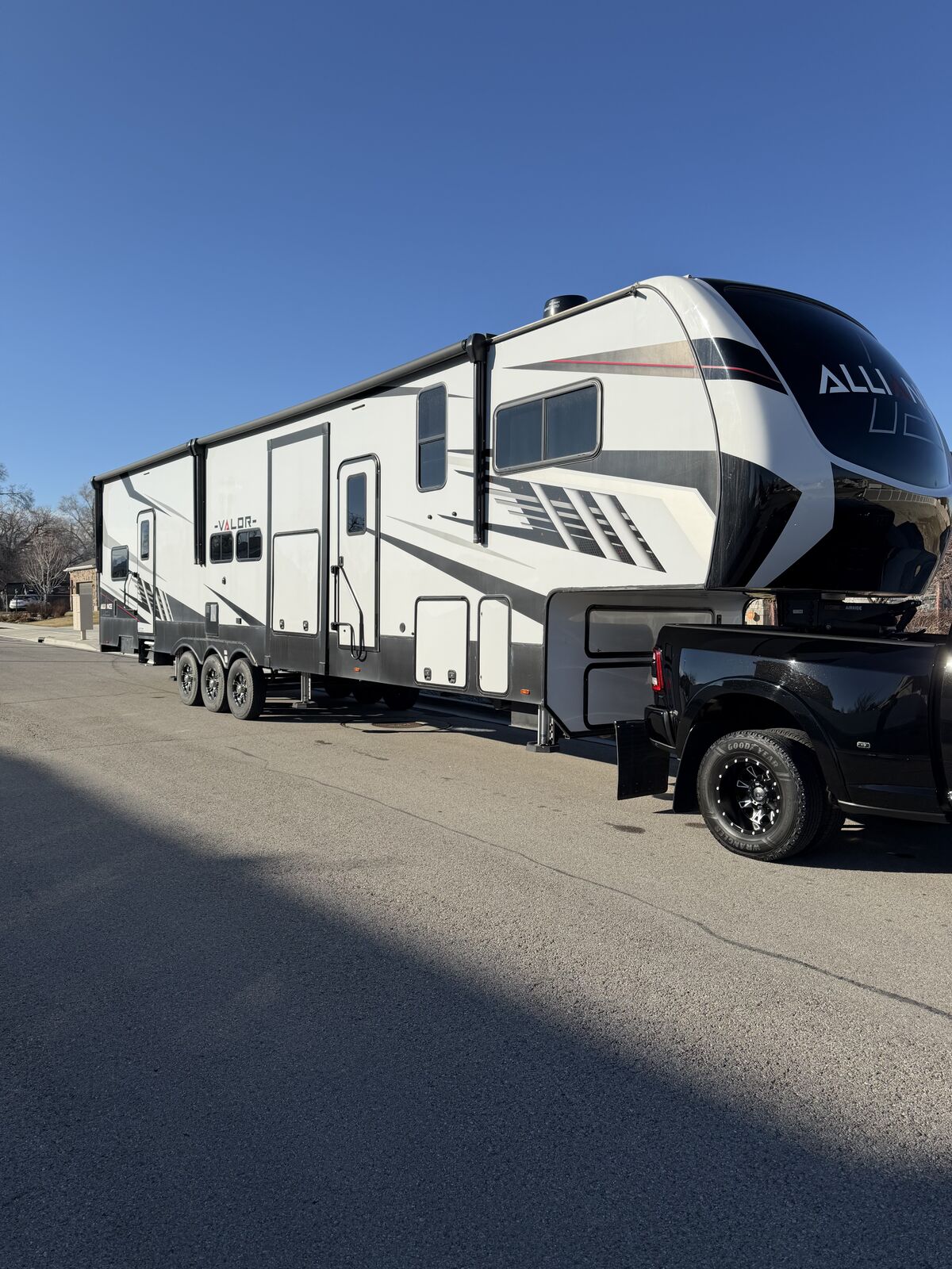2022 Alliance Valor 40V13 | Travel Trailers, Toy Hauler | KSL Classifieds