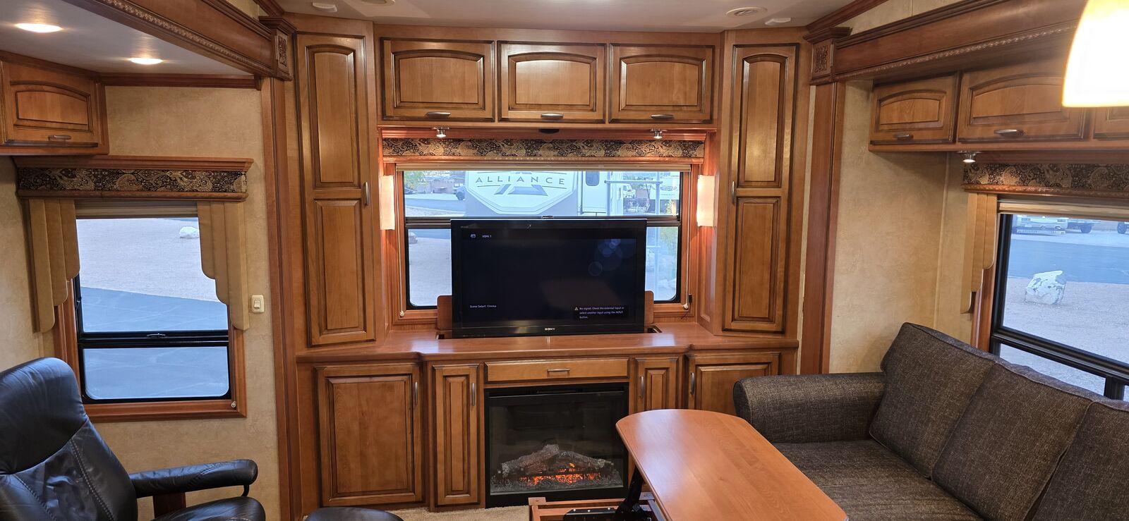 2012 Mobile suites King Master 4 slides, Built for full time use, Dual ...