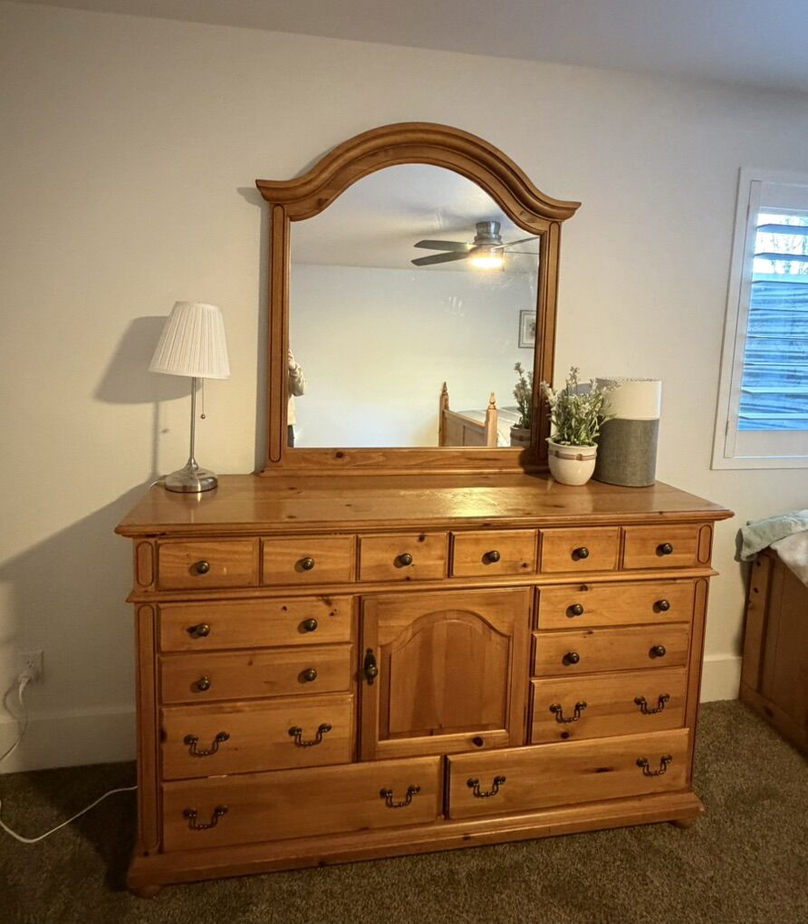 Light Wood Queen Bedroom Set | Bedroom Sets | KSL Classifieds