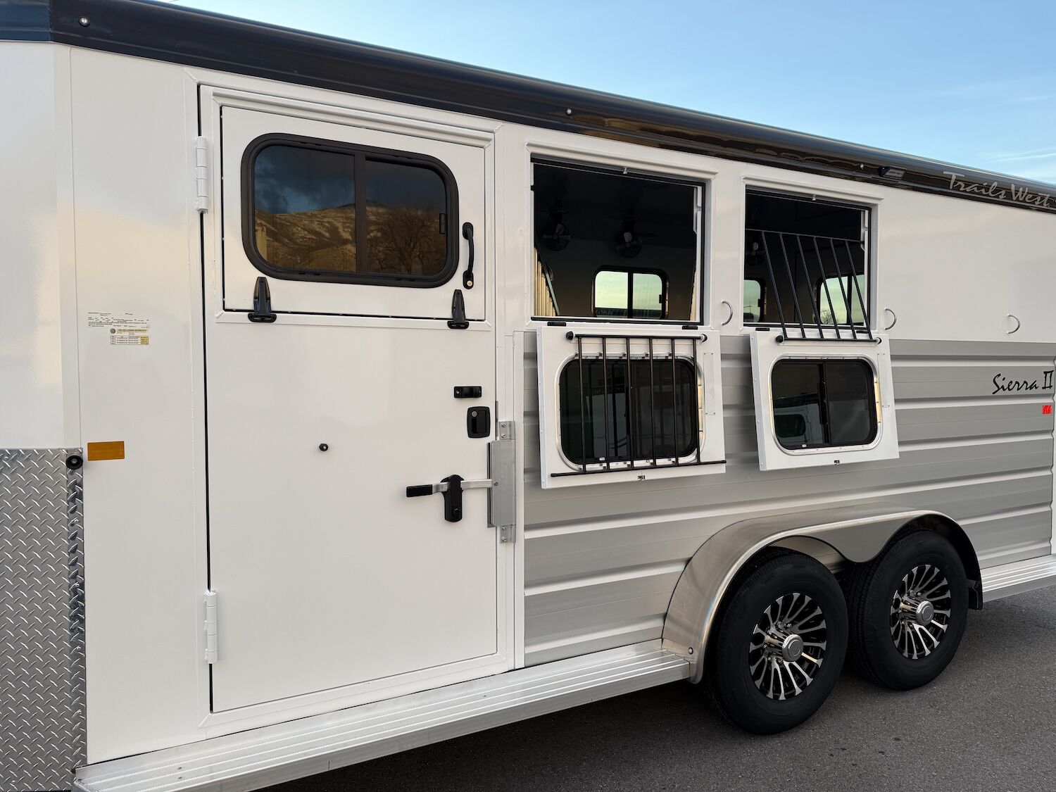 2026 Trails West Sierra II 3-Horse | Horses/Livestock, Trailers | KSL ...