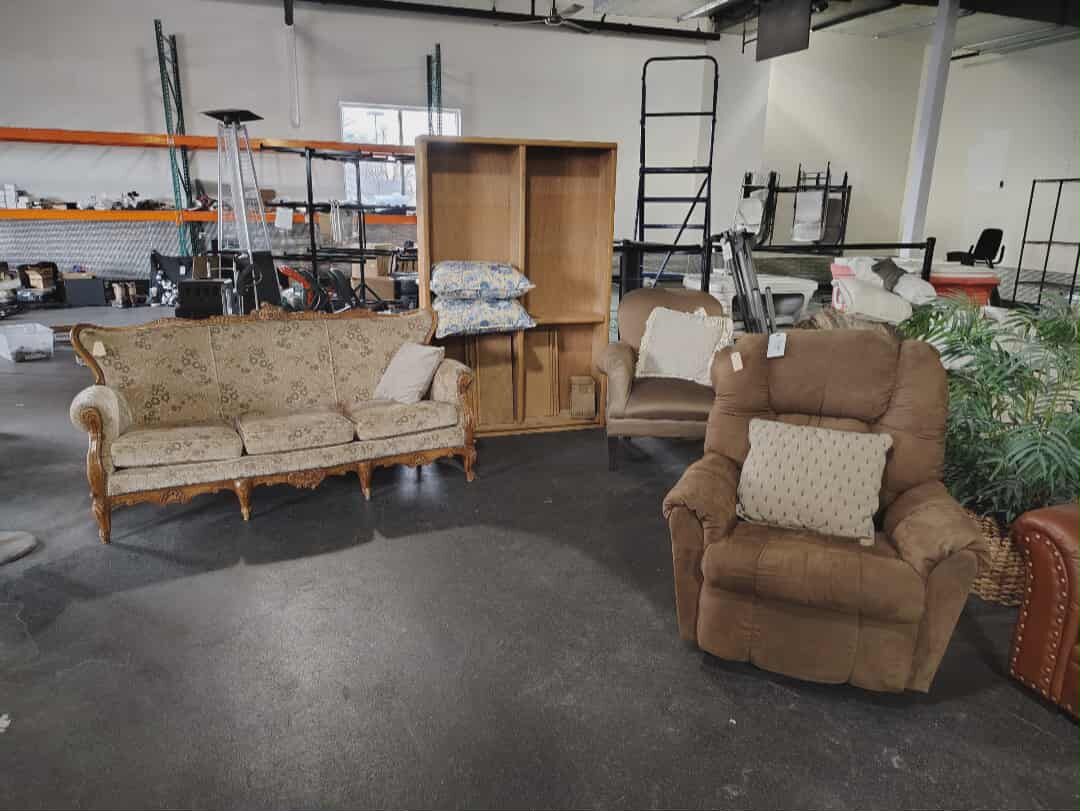 DealDepotUT.com - Furniture for Living Rooms, End Tables, Lamps, and ...