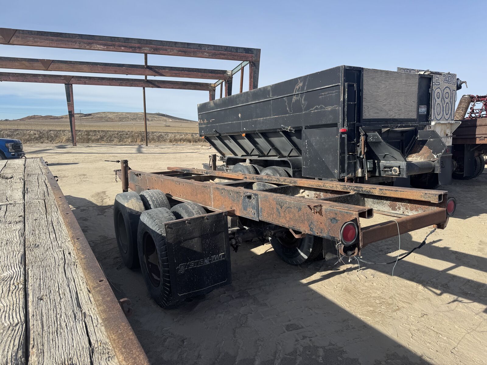 Potato, grain, self unloading, 18 foot, 30 inch wide belt, pup trailer ...