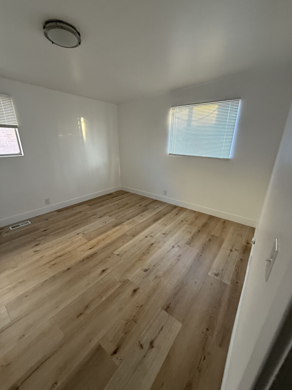 Private female room for rent! About a block from UofU campus ...