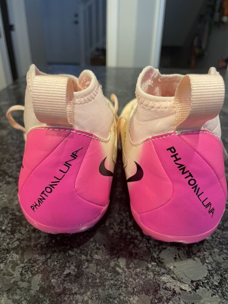 Nike Phantom Luna II Academy Soccer Cleats Size 2Y | Boy's Shoes | KSL ...