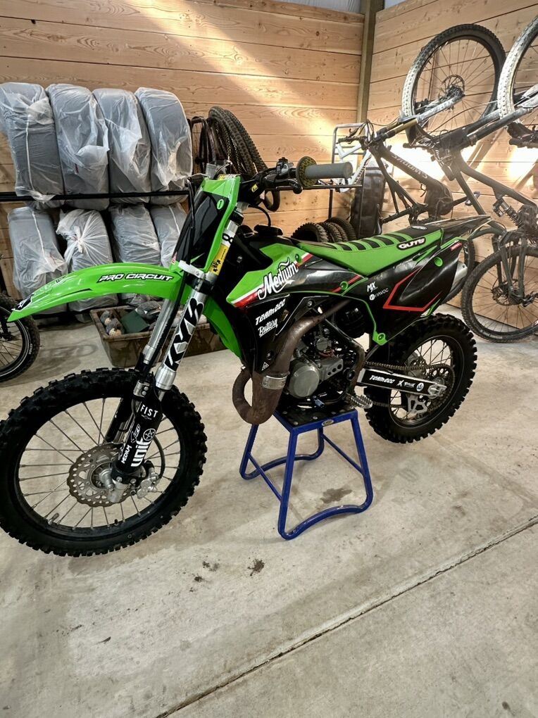 2019 KAWASAKI KX100 KX 100 Motocross dirt bike | Motorcycles, Dirt ...