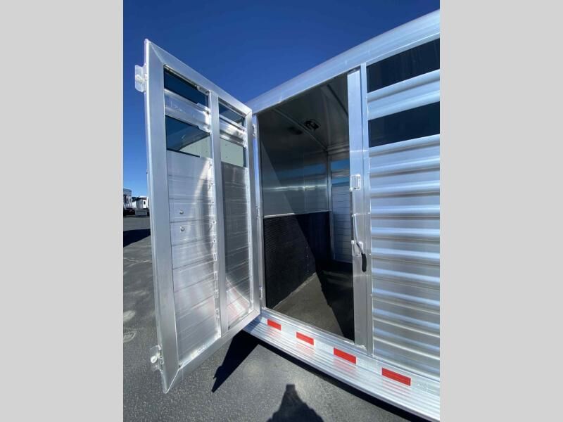 New 2026 Elite Show Cattle 24' Livestock Trailer | Horses/Livestock ...
