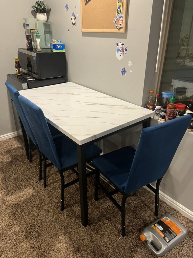 Table For 4 | Dining Tables | KSL Classifieds