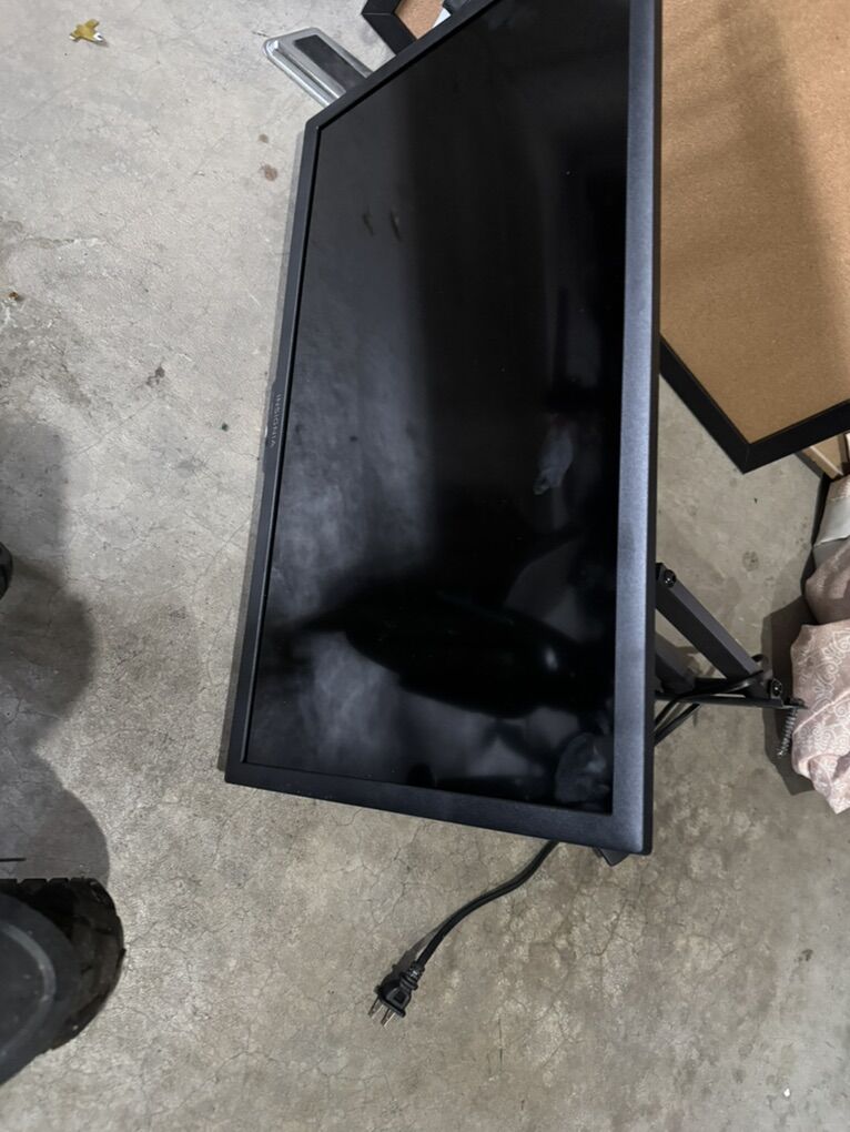 Insignia 24 Inch Tv With Mount And Remote | Televisions | KSL Classifieds