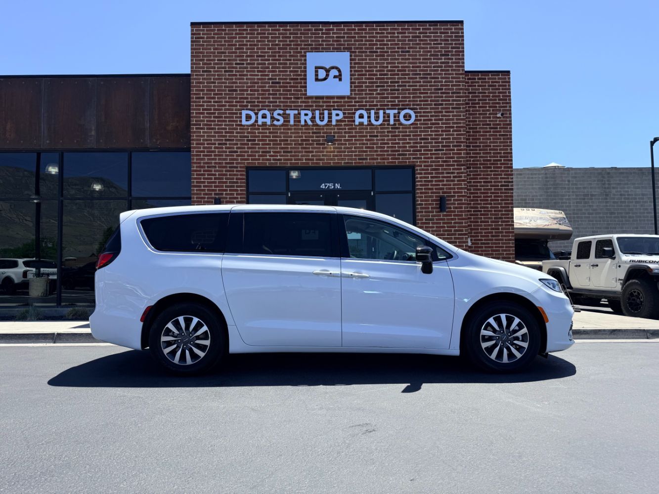2024 Chrysler Pacifica Plug-In Hybrid Select in Lindon, UT | KSL Cars