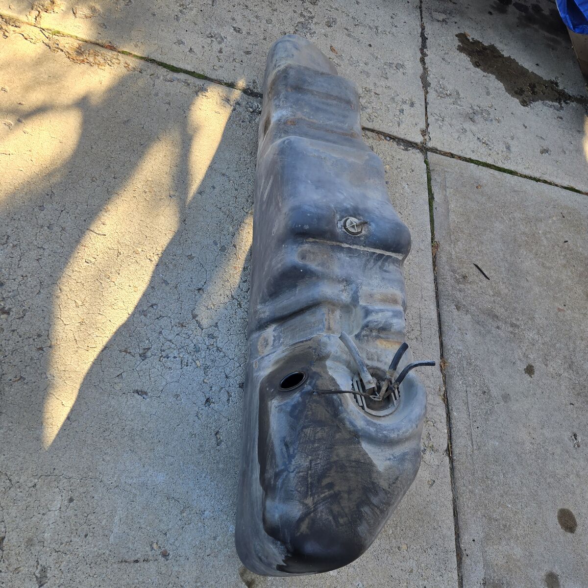 30 gallon plastic gas tank from 1986 Dodge D250 | Auto Accessories ...