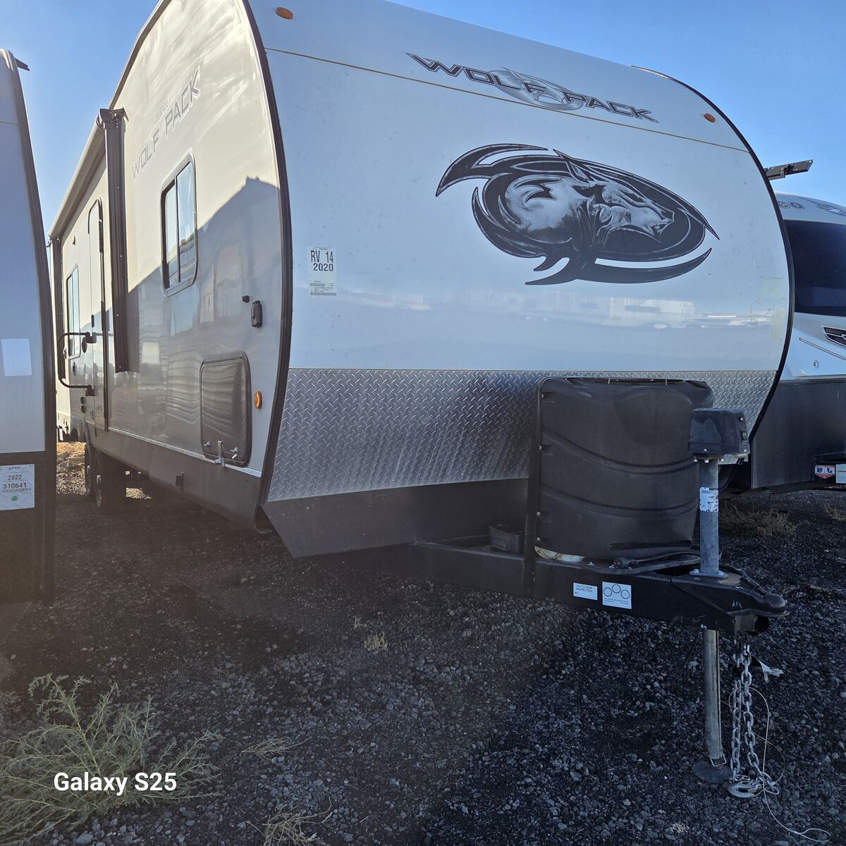 2020 Cherokee Wolf Pack – Bumper Pull Toy Hauler | Travel Trailers, Toy ...