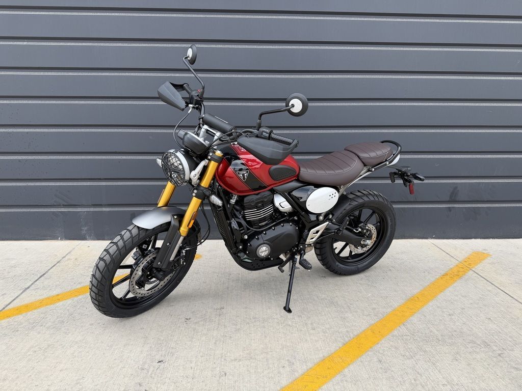 2025 Triumph Scrambler 400 X Carnival Red / Phantom Black | Motorcycles ...
