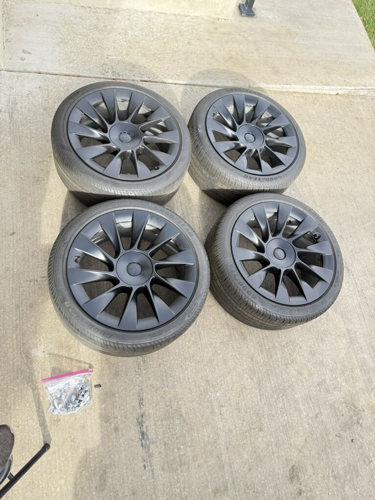 Tesla Model Y Rims and Tires 255/40R20 Goodyear | Wheels and Tires ...