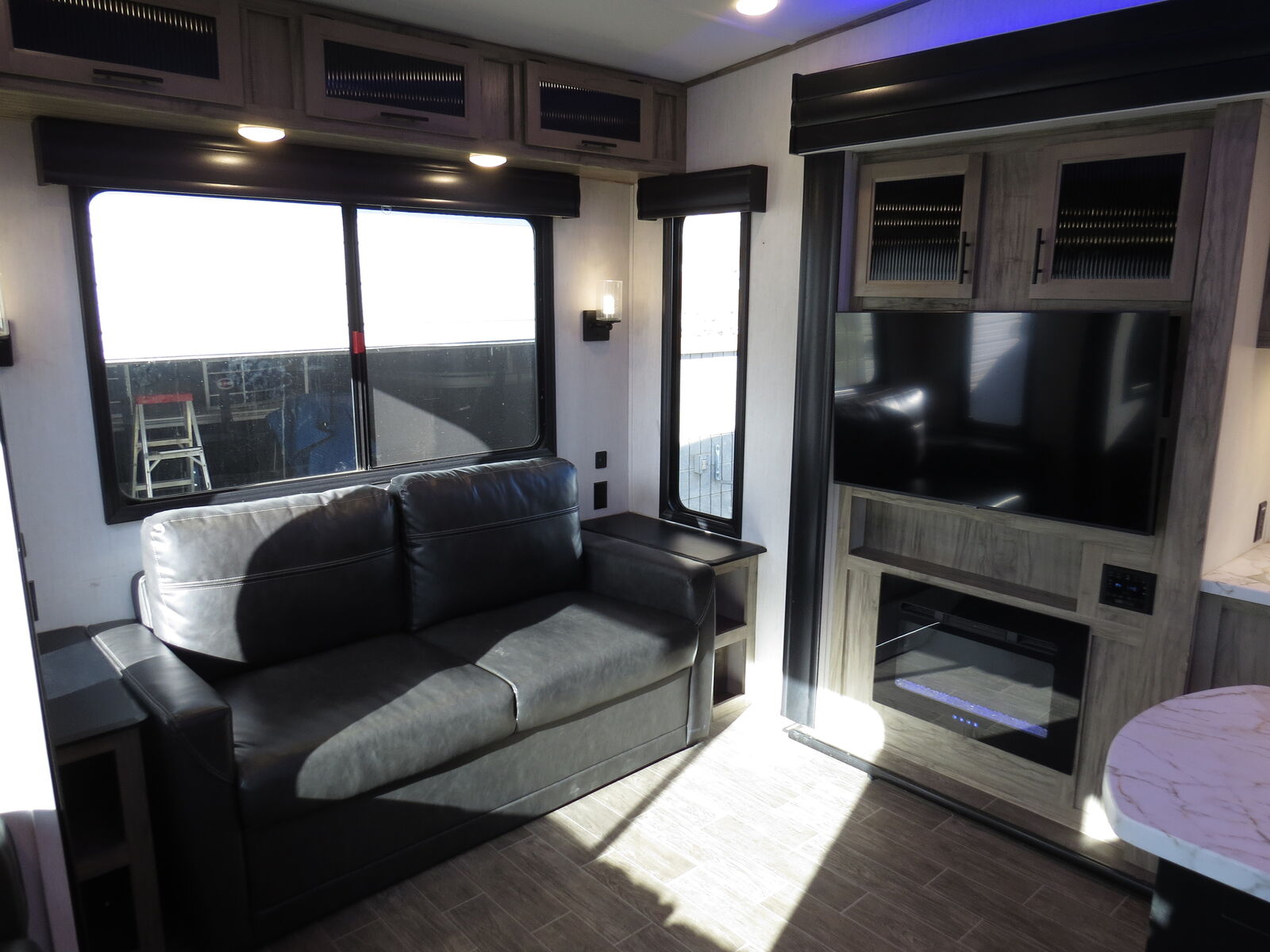 22 Cherokee Arctic Wolf 327MB (Mid BUNK Room!) Solar! | Travel Trailers ...