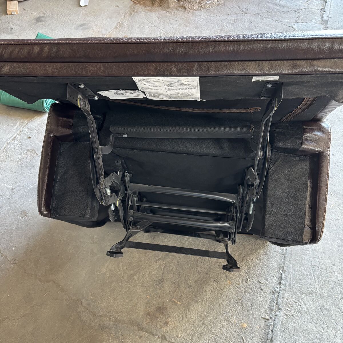 JOEL LEATHER MANUAL RECLINER! *BENT BRACKETS AND DOESN’T RECLINE GOOD ...