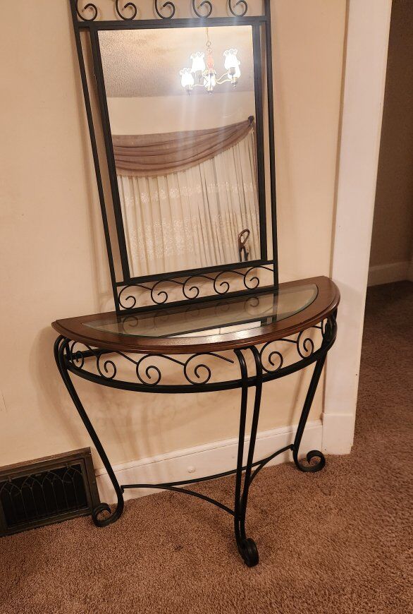 Area Rug ,Mirror, Entry Table, Decorative Pot | Rugs | KSL Classifieds