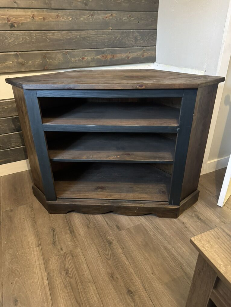 Corner Table | Coffee Tables and End Tables | KSL Classifieds