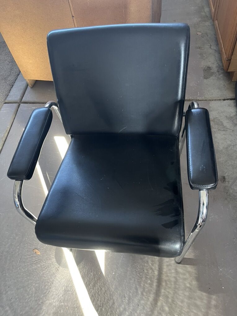 Salon Shampoo Chair | Beauty & Nutritional Products | KSL Classifieds