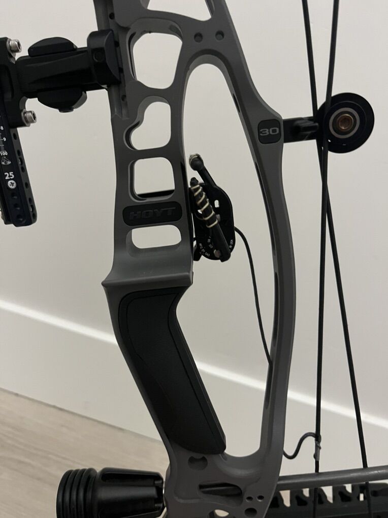Hoyt Alpha X RH With Ultrarest | Archery Equipment | KSL Classifieds