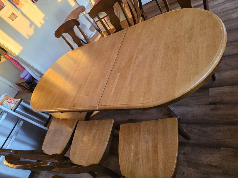 EXPANDABLE WOODEN DINING TABLE + 8 CHAIRS | Dining Tables | KSL Classifieds