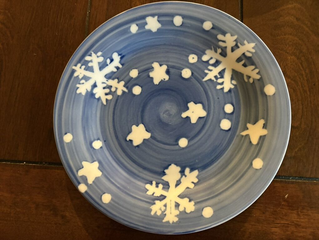 2 Gibson Housewares Blue Snowflake Plates | Seasonal\Holiday ...
