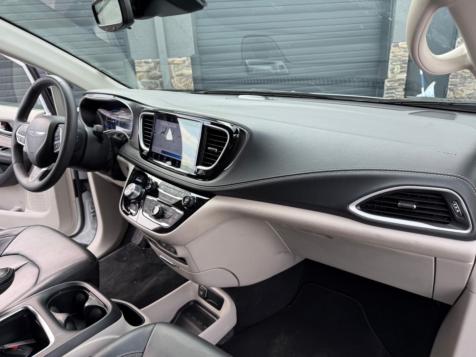 2024 Chrysler Pacifica Plug-In Hybrid Select in Idaho Falls, ID | KSL Cars