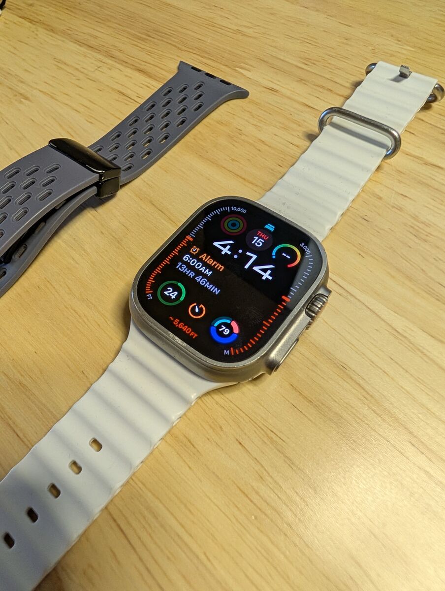 Apple Watch Ultra 1 - 49mm Titanium - Why pay $800 for the new one ...