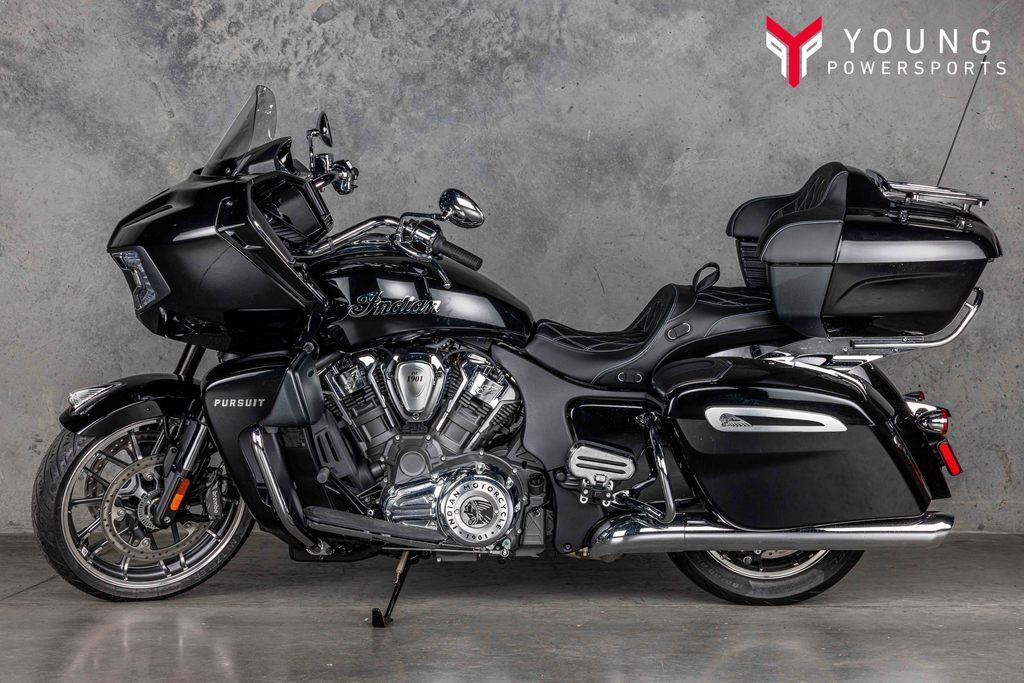 2025 Indian Motorcycle® Pursuit® Limited w/PowerBand Audio Black ...