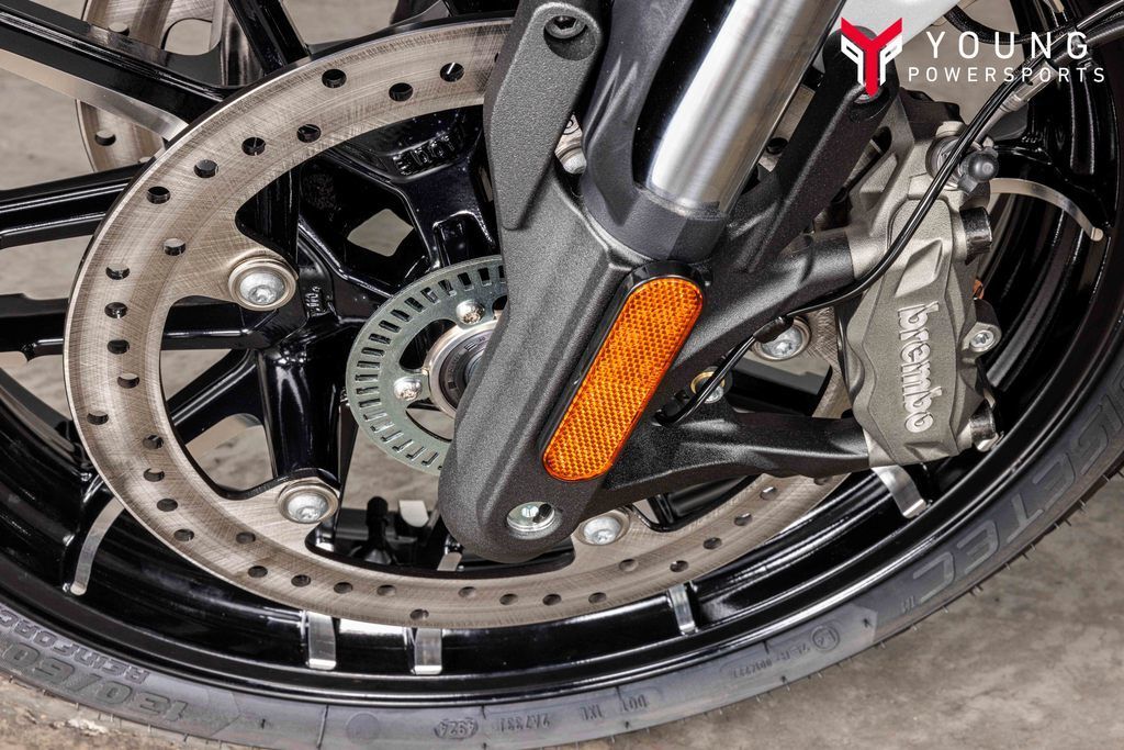 2025 Indian Motorcycle® Chieftain® PowerPlus Dark Horse w/PowerBand ...