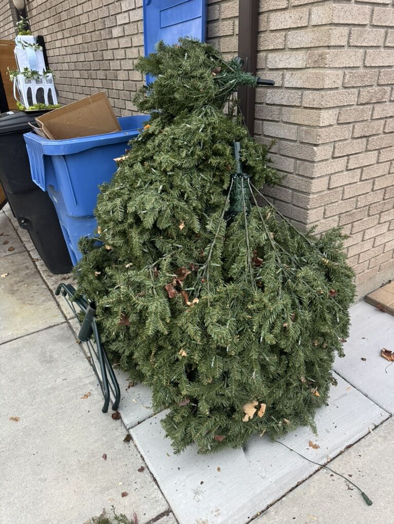 Free 12 Ft Christmas TRee | Seasonal\Holiday Decorations | KSL Classifieds