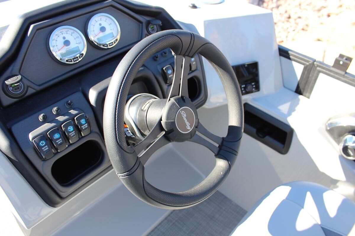 2026 Bentley Pontoons Legacy 220 Swingback | Pontoon Boats | KSL ...