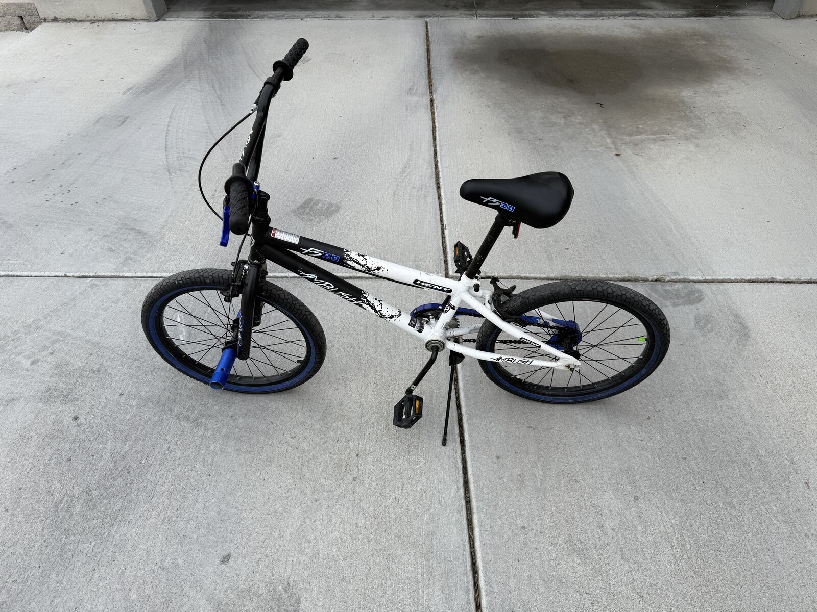 Kent Ambush Kids Bike – 20” Wheels – Black/White/Blue – Tubes Included ...