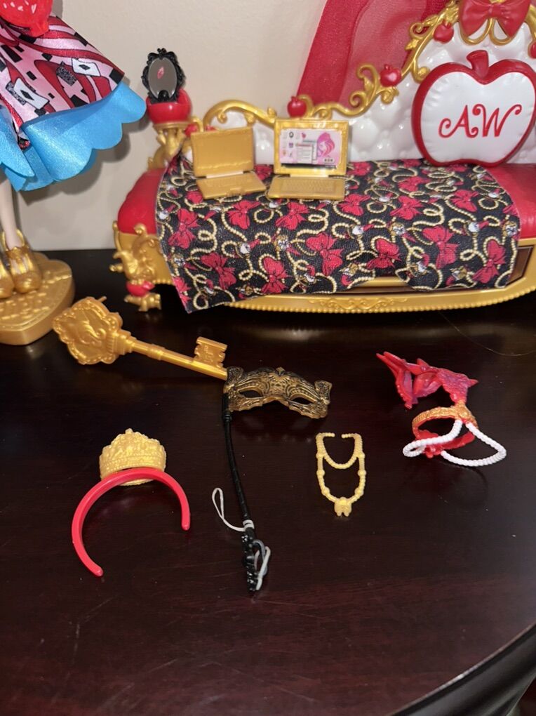 Ever After High Apple White Getting Fairest Couch | Dolls | KSL Classifieds