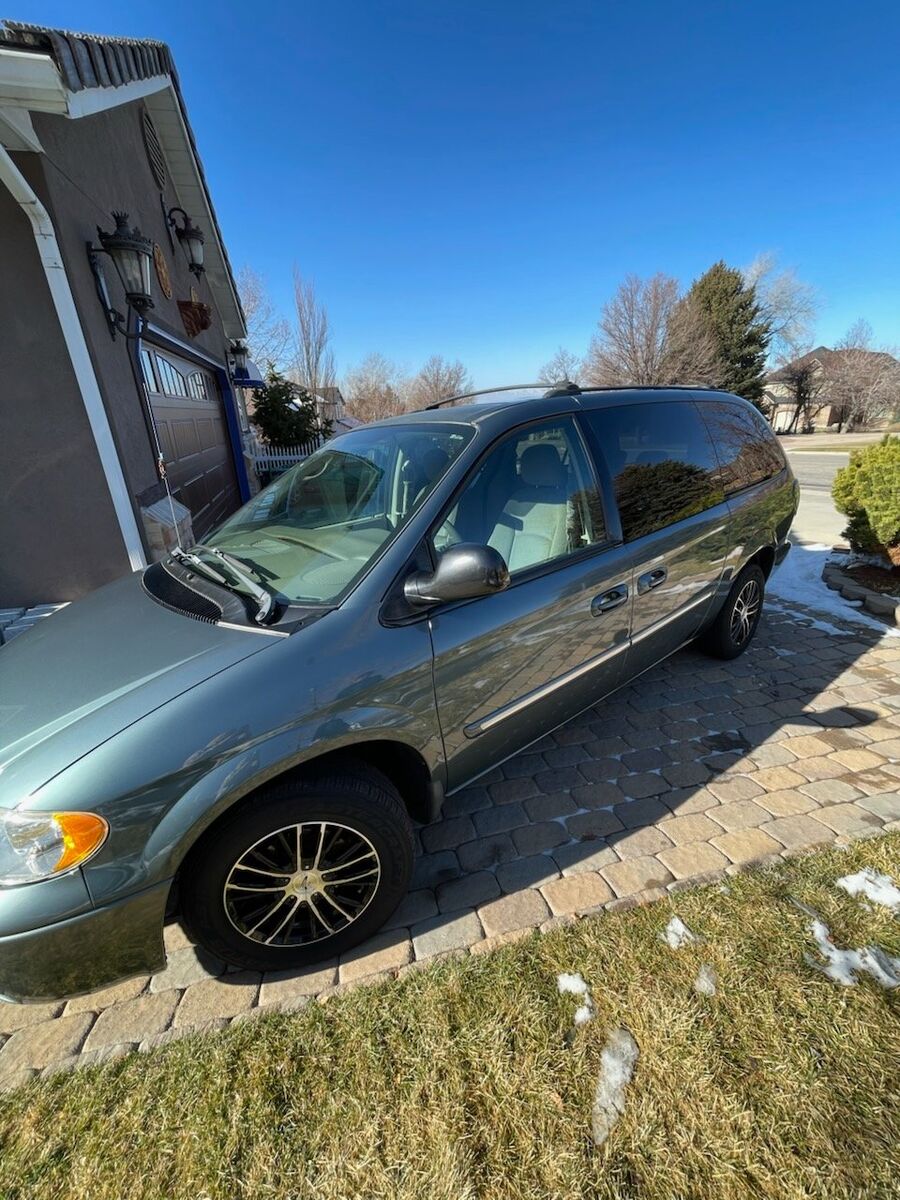 2005 Chrysler Town and Country Limited in Sandy, UT | KSL Cars
