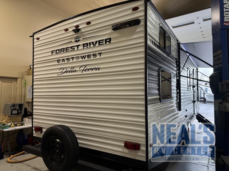 2025 EAST TO WEST Della Terra 250QB | Travel Trailers, Bumper Pull ...