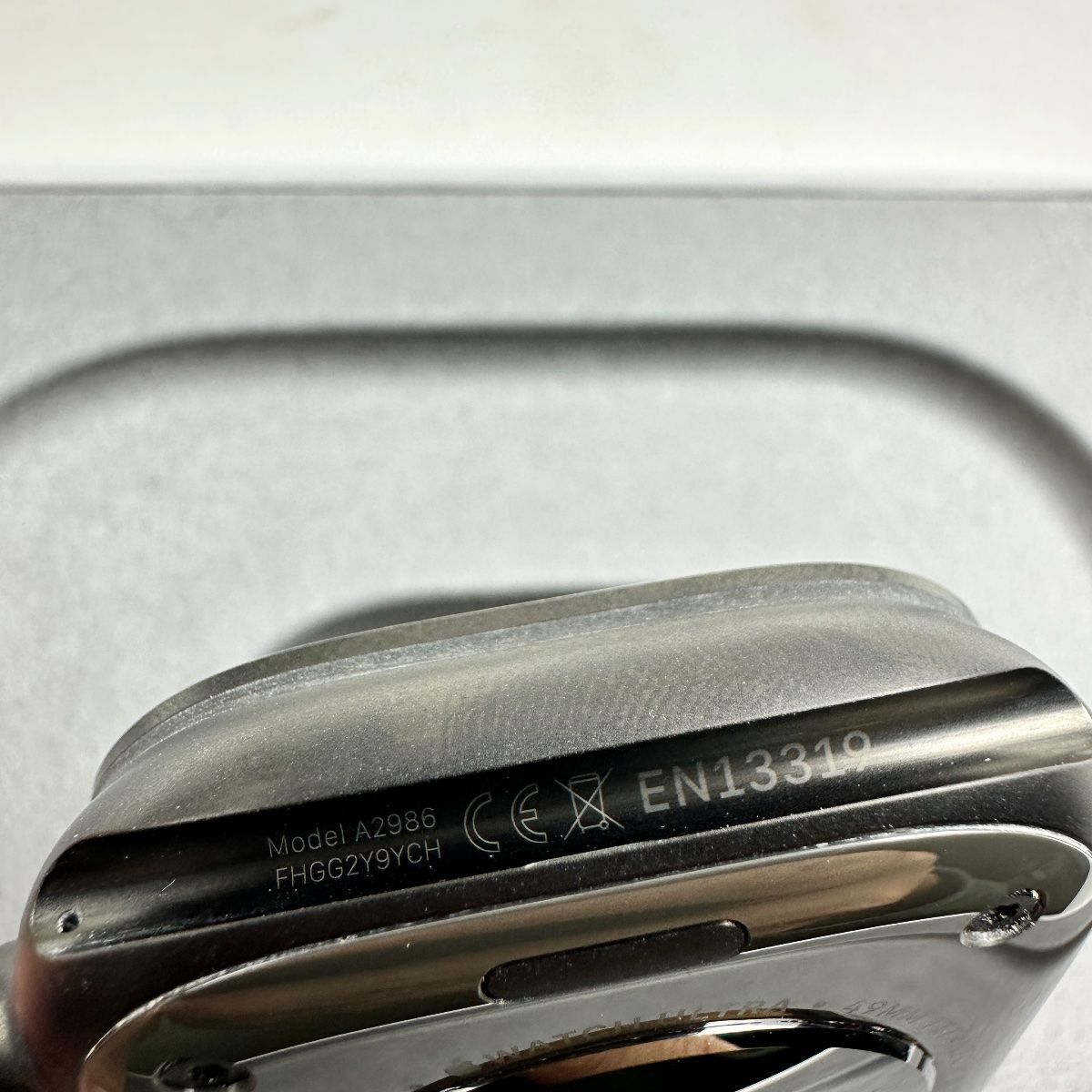 Apple Watch Ultra 2 (49mm, Cellular) Black Titanium Case Milanese Loop ...