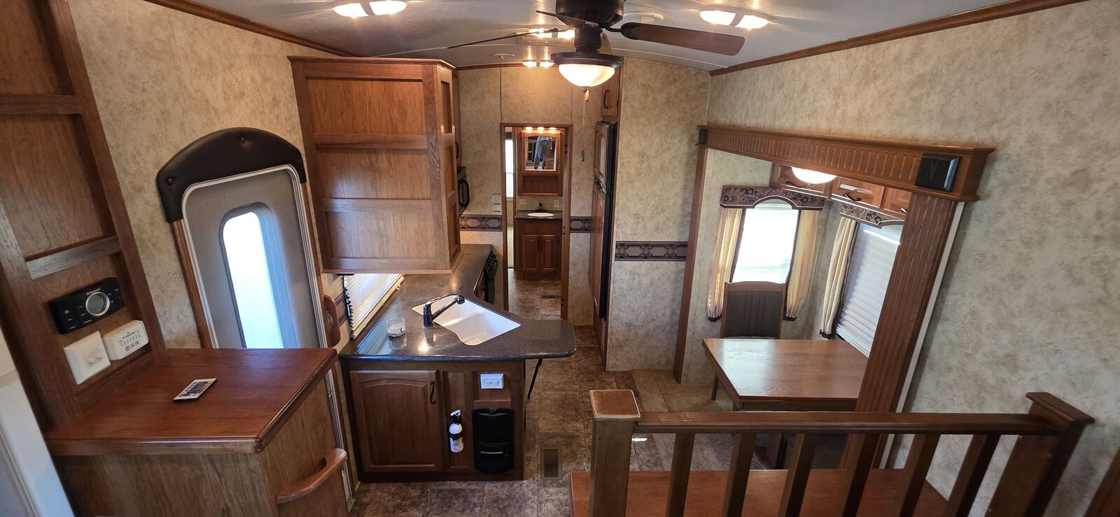 2013 Keystone Montana Hickory – Front Living Room | 5 Slides | Arctic ...