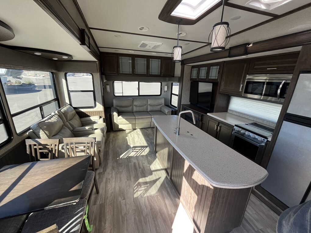 Immaculate '21 Grand Design Solitude 5th Wheel | Travel Trailers, 5th ...