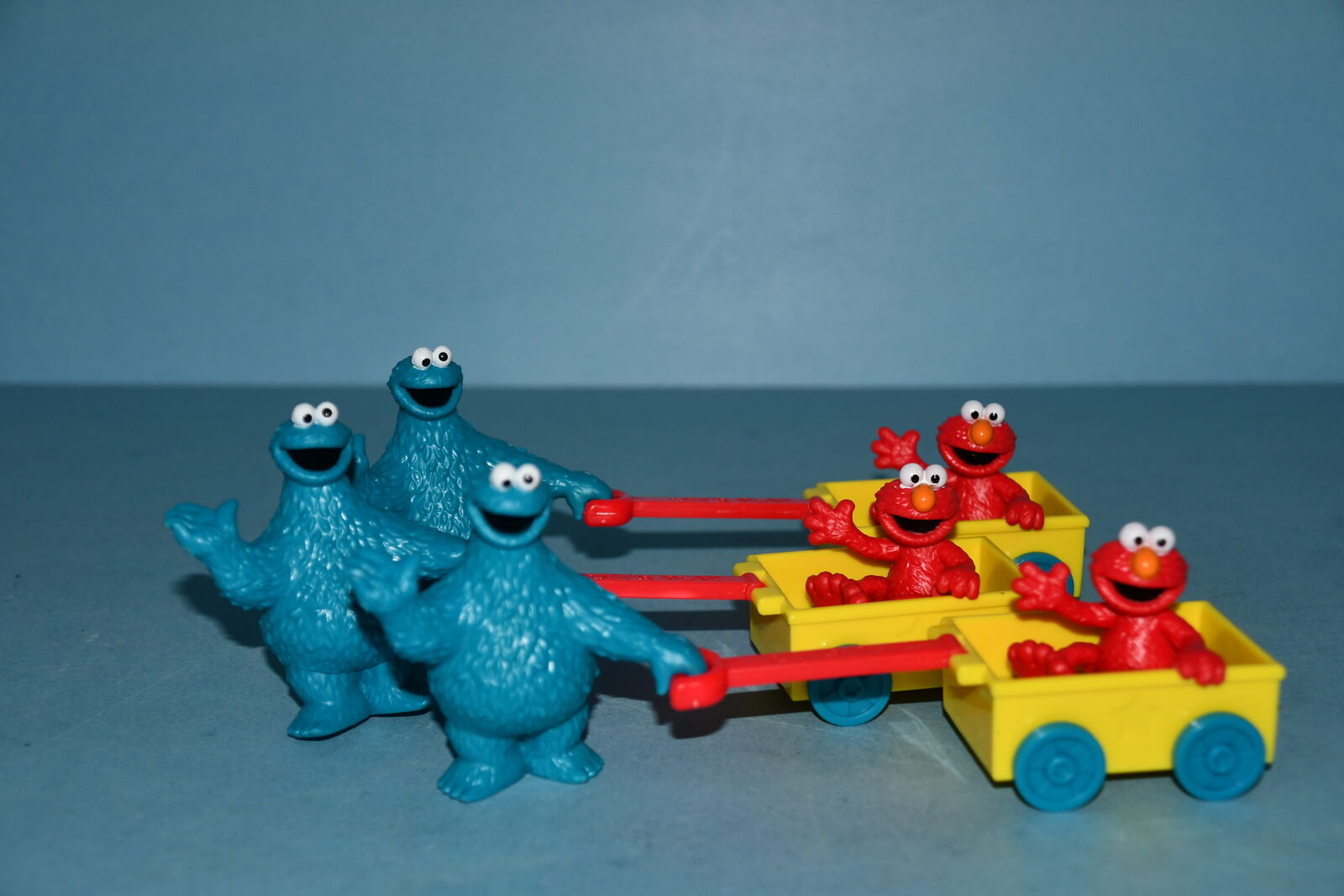 NEW "SESAME STREET" PLAY SET ~ BIG BIRD, ELMO, COOKIE MONSTER, TOW ...