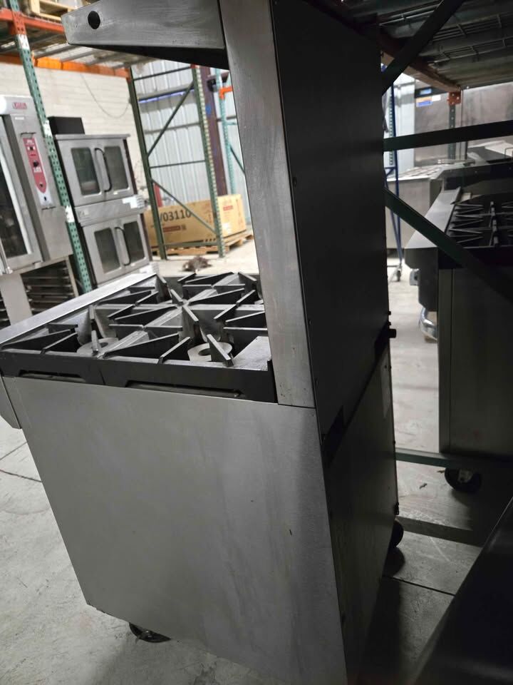 Southbend S24E 24" S-series Gas Restaurant Range 1 Space Saver Oven 4 ...