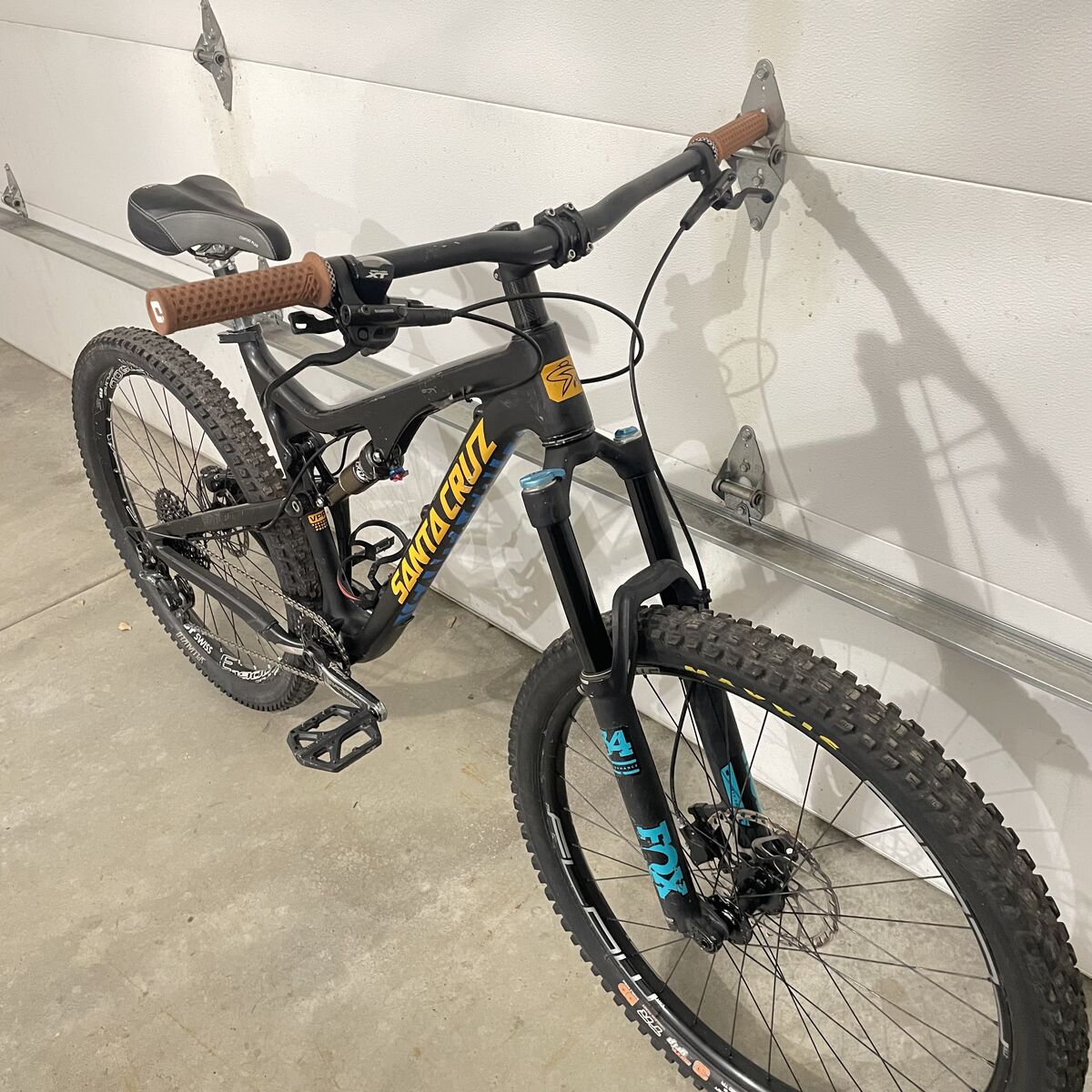 Santa Cruz Carbon Bronson C 27.5" Mountain Bike - Medium | Mountain ...