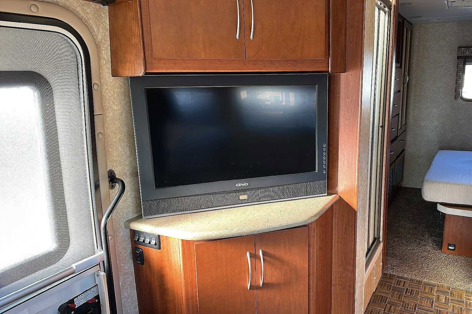2011 Four Winds (Thor) Serrano0 321X | Motorhomes | KSL Classifieds
