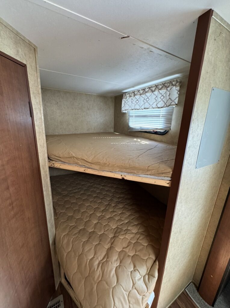 Mint Dutchman Aspen Trail 2810BHS Superslide | Travel Trailers, Bumper ...