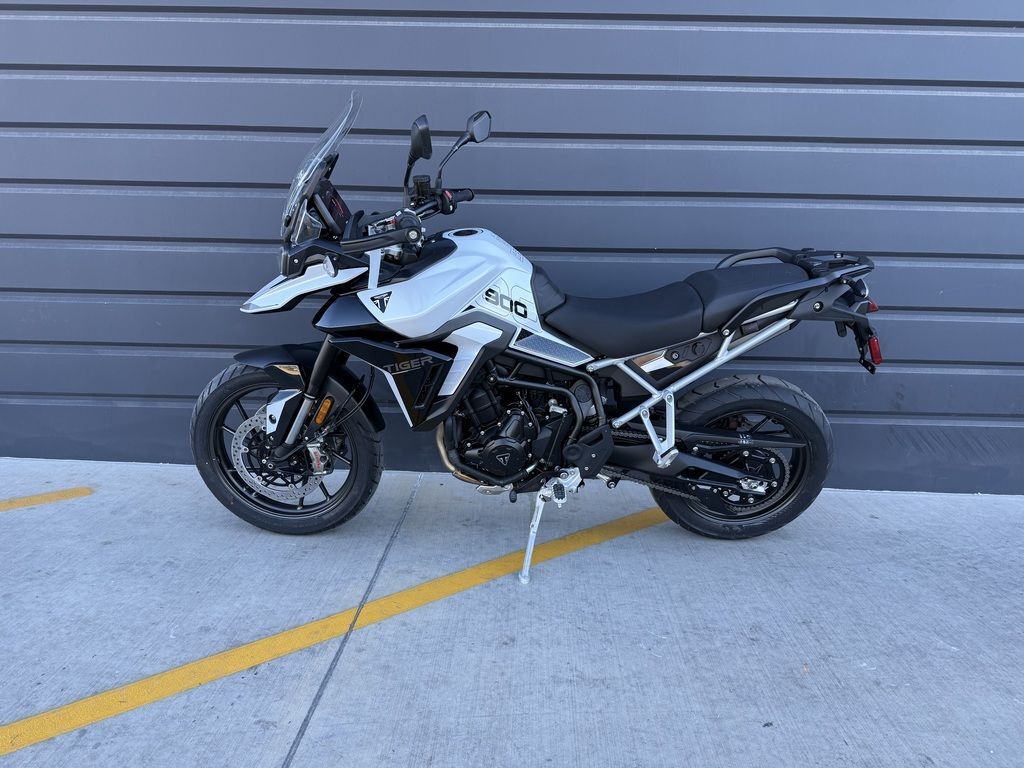 2025 Triumph Tiger 900 GT Snowdonia White / Sapphire Black ...