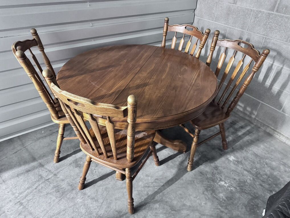 Round Pedestal Table With 2 Leaves | Dining Tables | KSL Classifieds